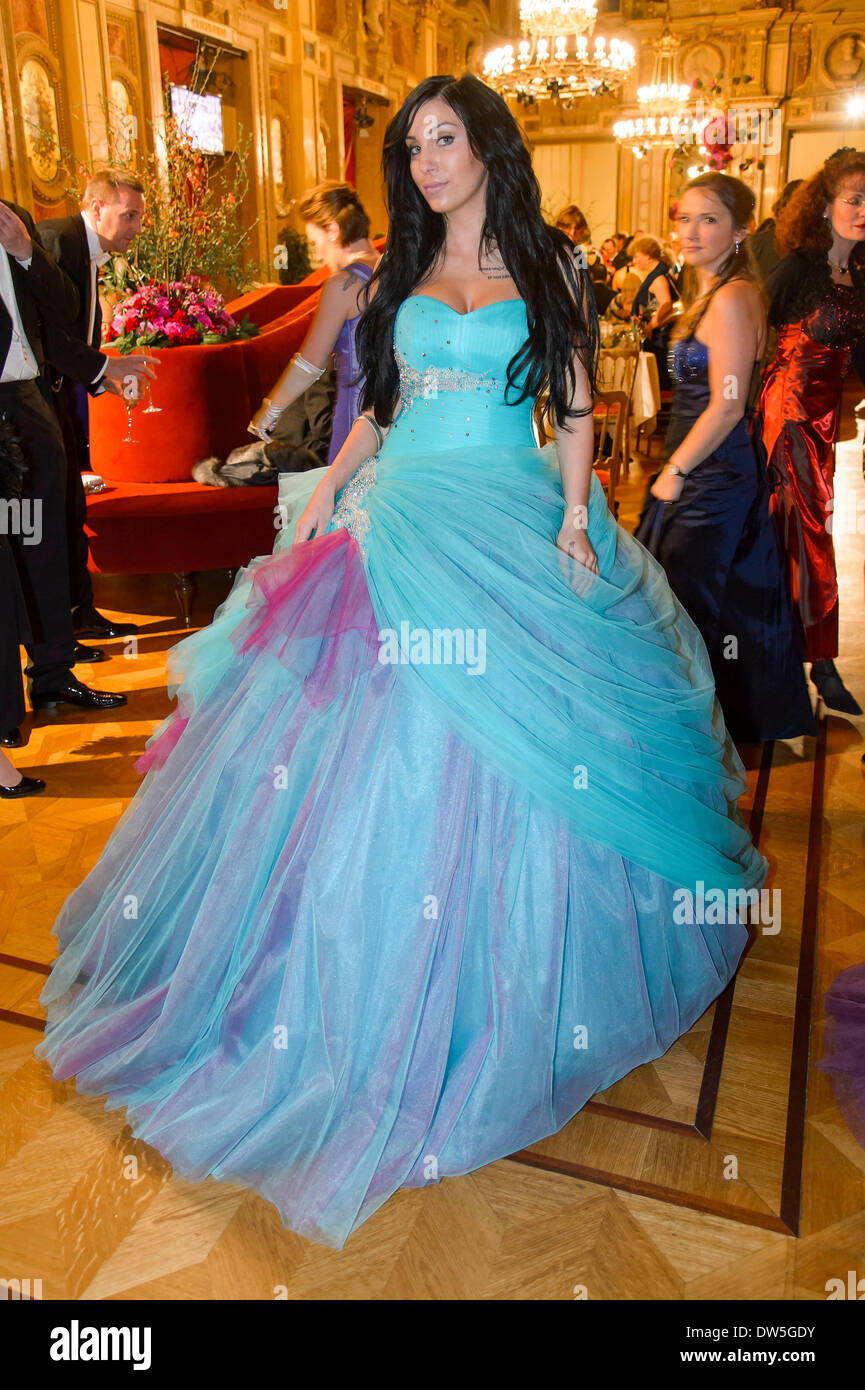 Wien, Österreich. 28. Februar 2014. Tara TABITHA Vienna Opernball2014 ...