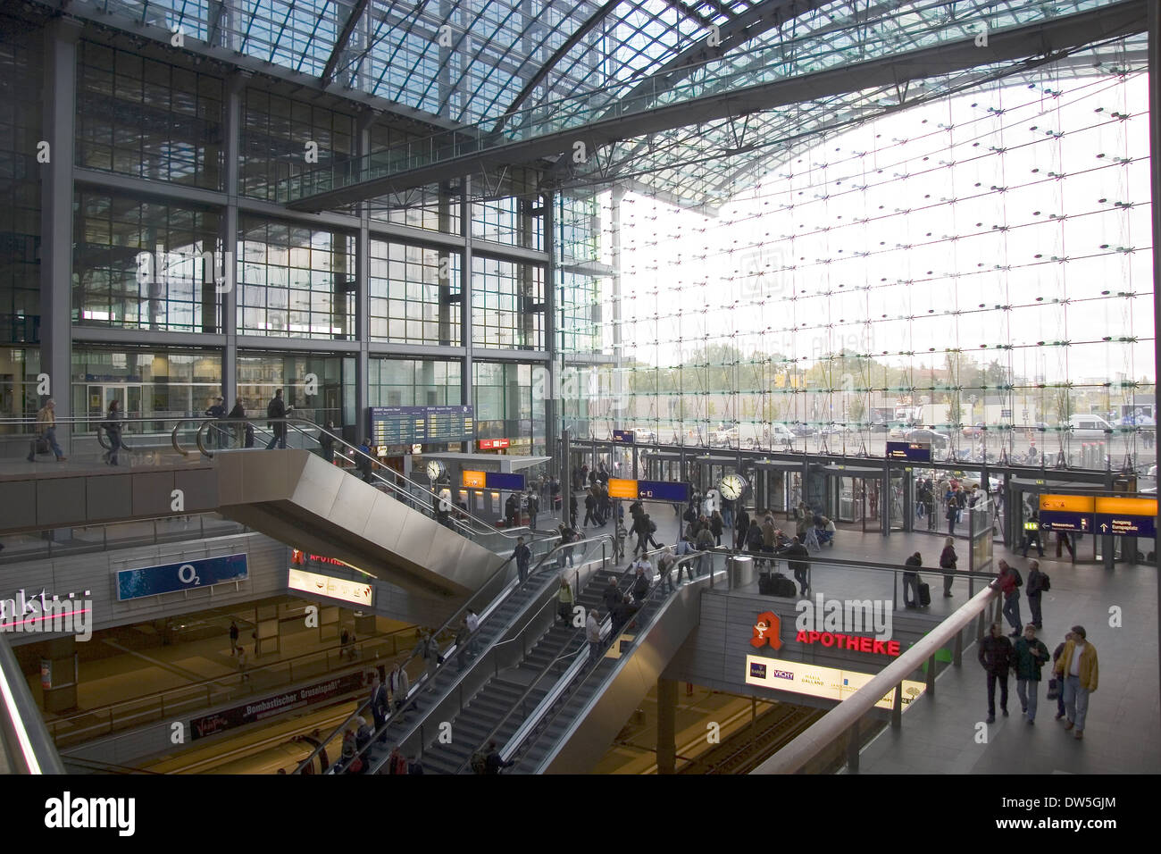 Berlin hauptbahnhof berlin hbf -Fotos und -Bildmaterial in hoher ...