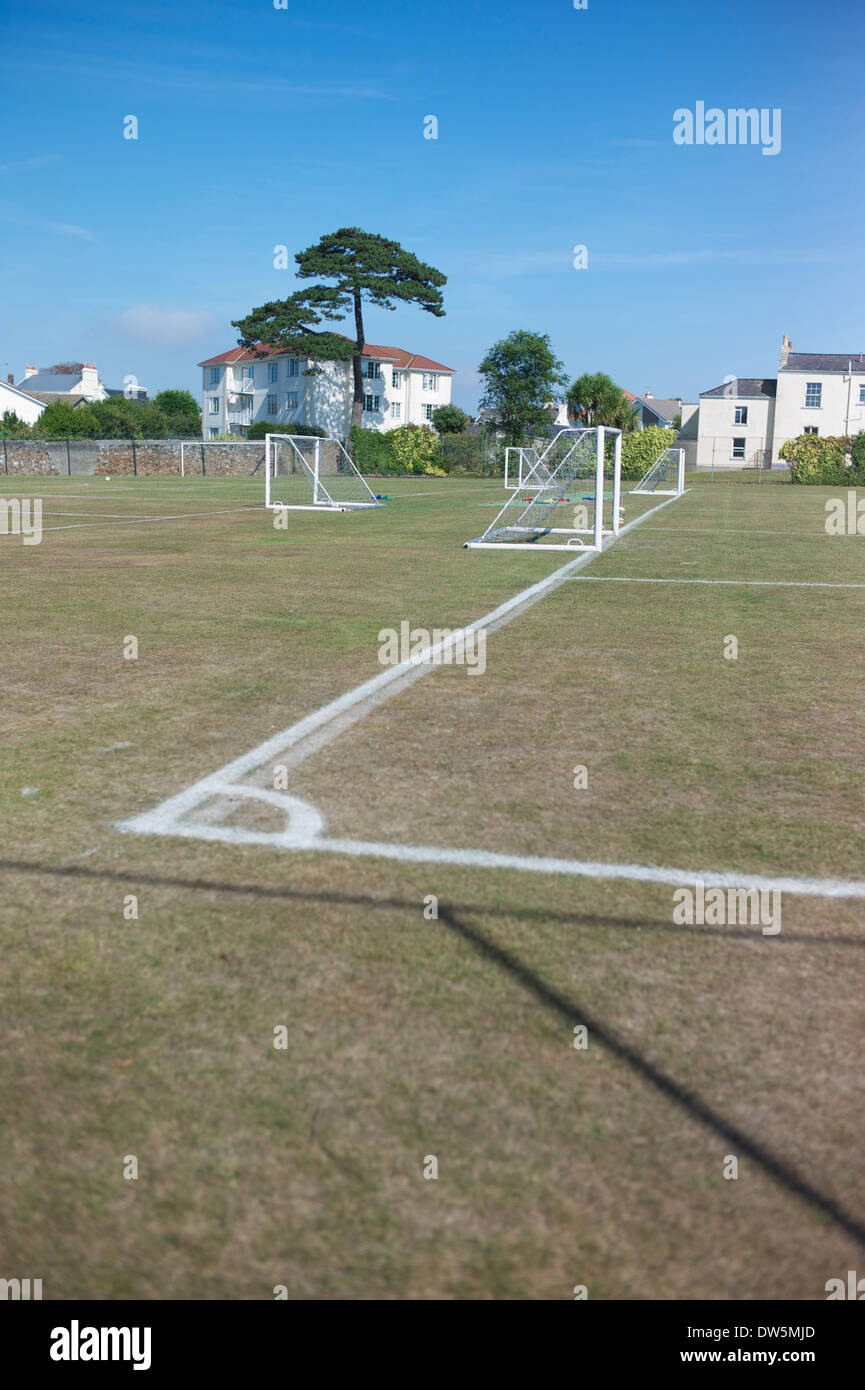 Football pitch lines -Fotos und -Bildmaterial in hoher Auflösung – Alamy