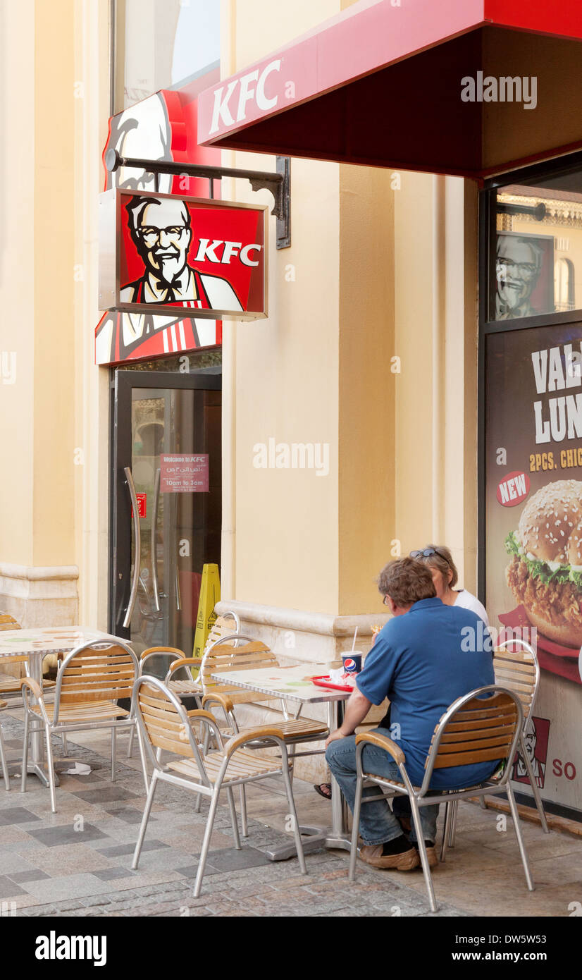 Fast food dubai -Fotos und -Bildmaterial in hoher Auflösung – Alamy
