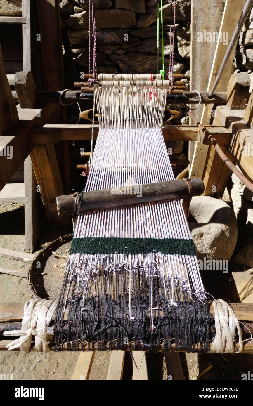 Weaving nepal -Fotos und -Bildmaterial in hoher Auflösung – Alamy