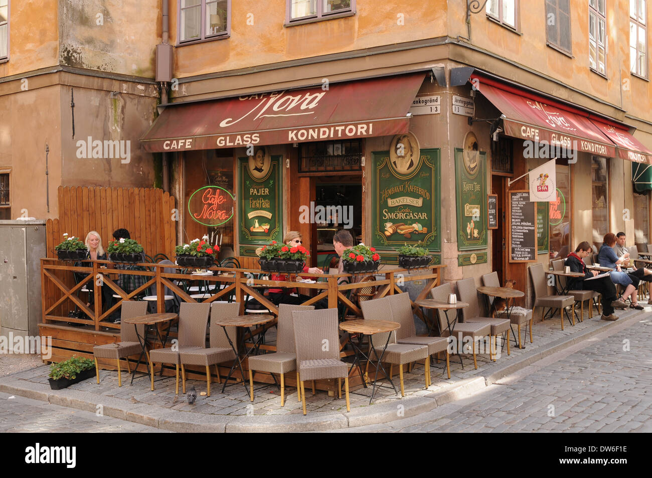 Bar gamla stan -Fotos und -Bildmaterial in hoher Auflösung – Alamy