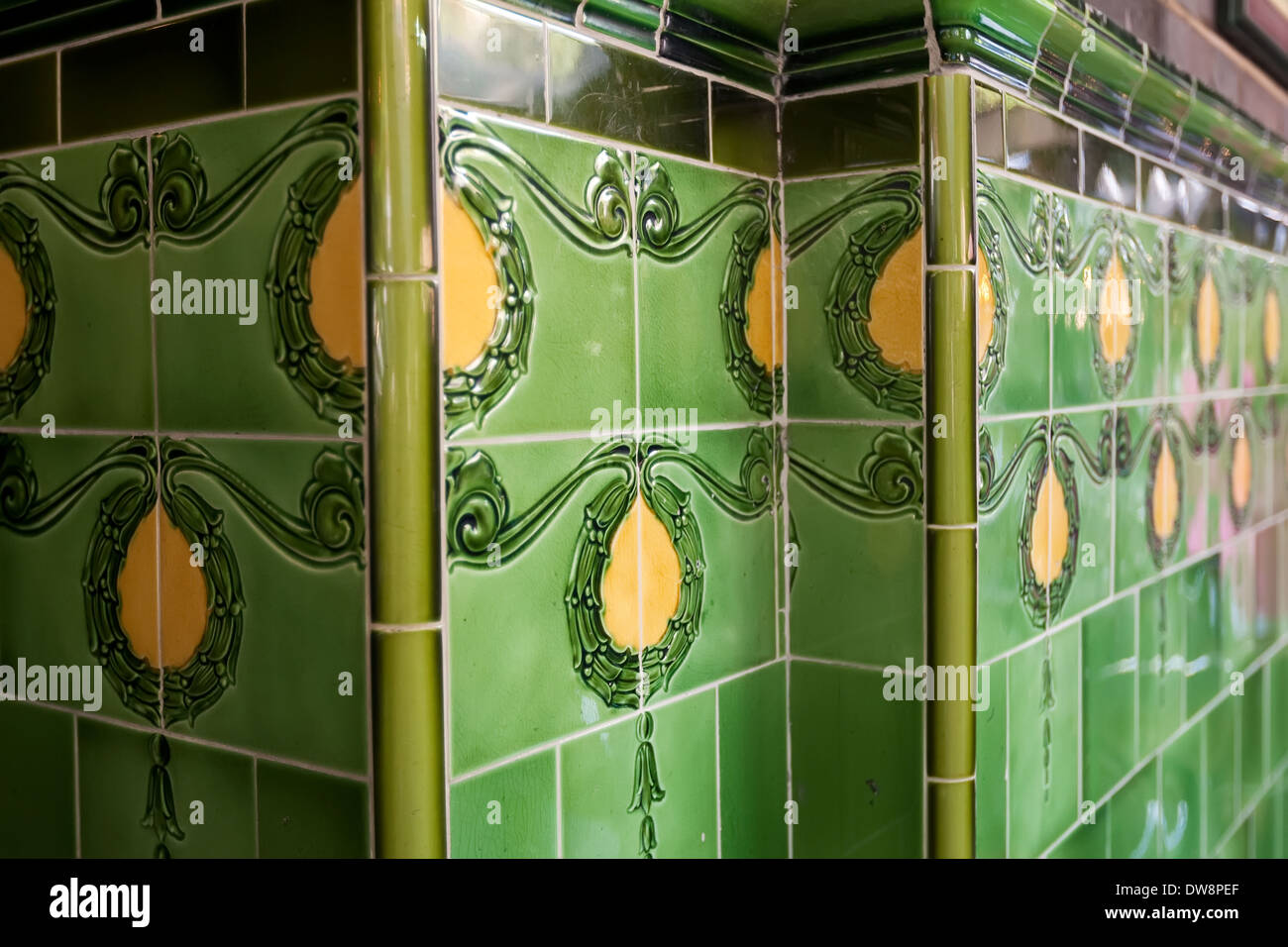Pub Tiles Stockfotos und -bilder Kaufen - Alamy