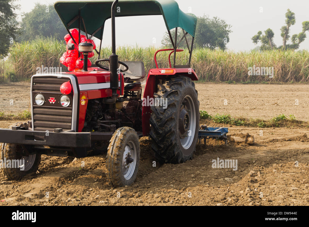 Indischer traktor -Fotos und -Bildmaterial in hoher Auflösung – Alamy
