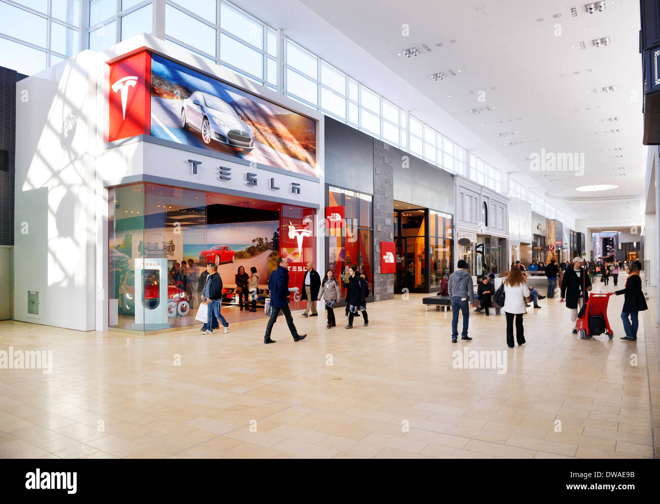 Tesla store -Fotos und -Bildmaterial in hoher Auflösung – Alamy