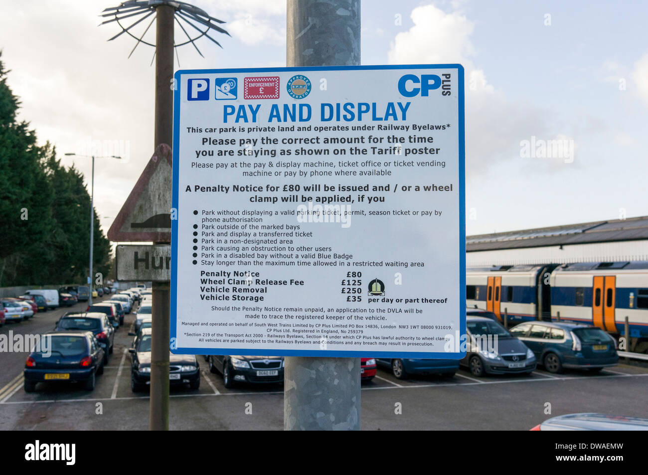Parkplatz strafzeichen -Fotos und -Bildmaterial in hoher Auflösung – Alamy