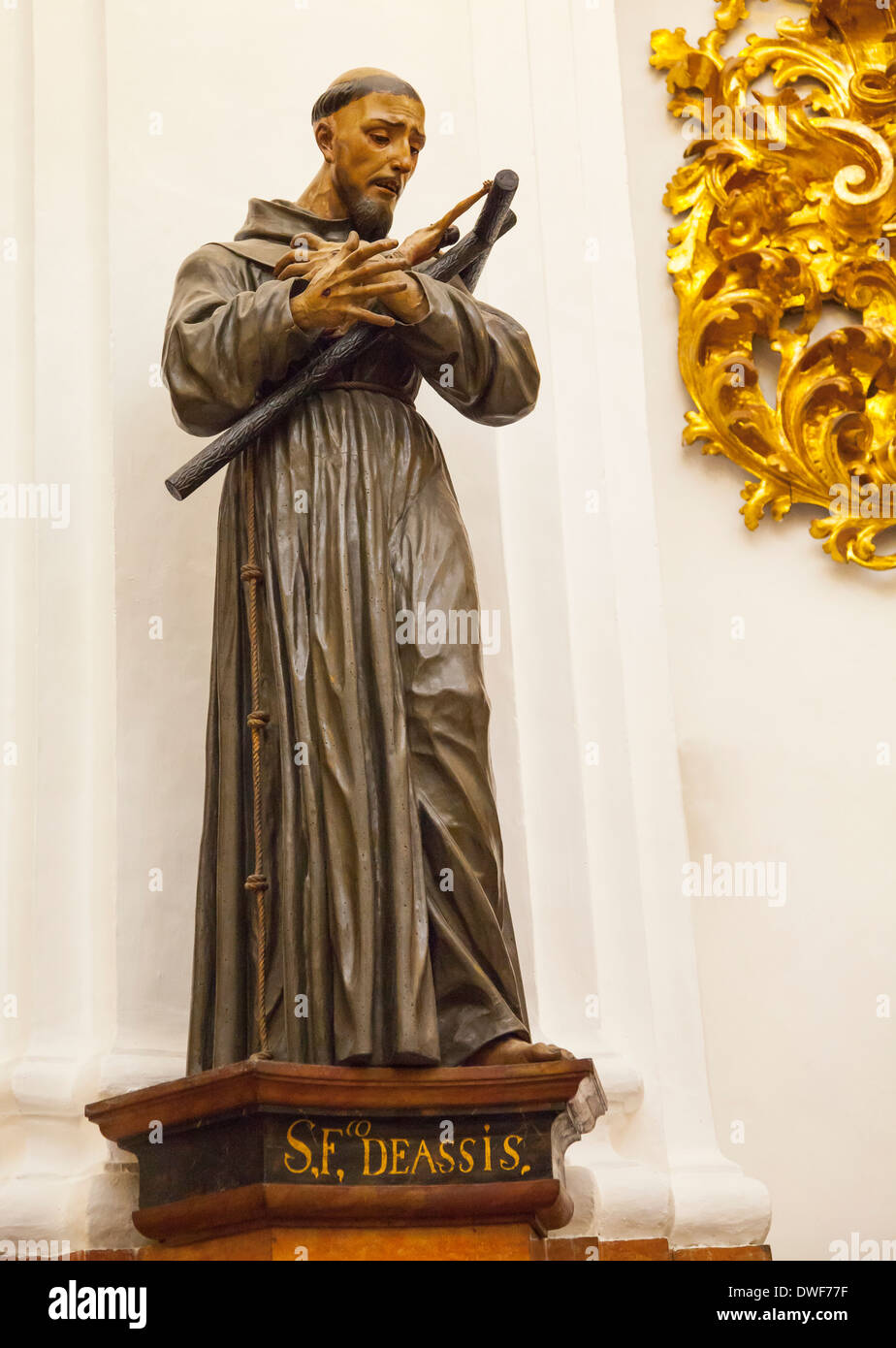 Franziskus von assisi denkmal -Fotos und -Bildmaterial in hoher ...