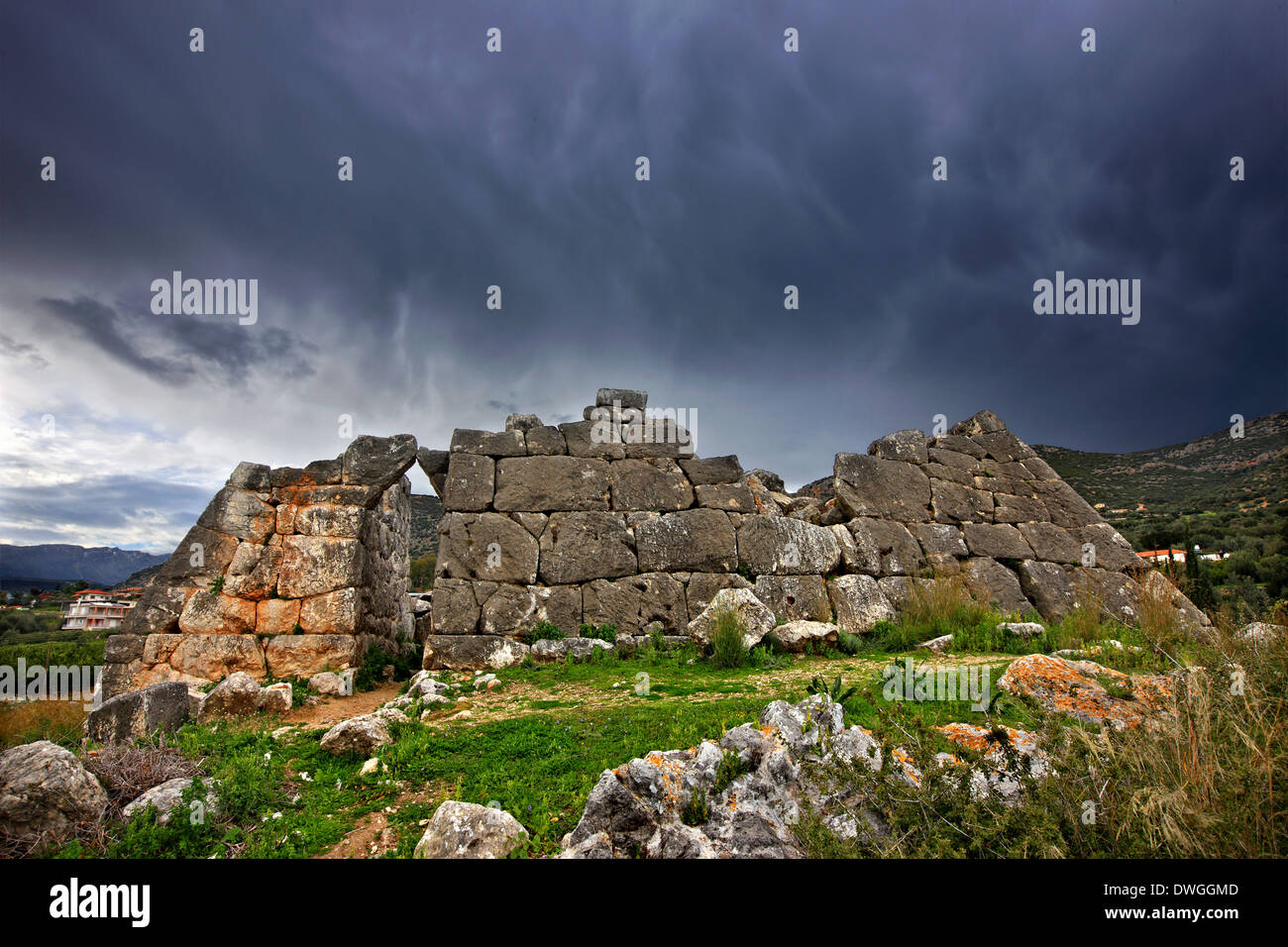Die geheimnisvolle "Pyramide" von Hellinikon ("Eliniko") Dorf, Gemeinde ...