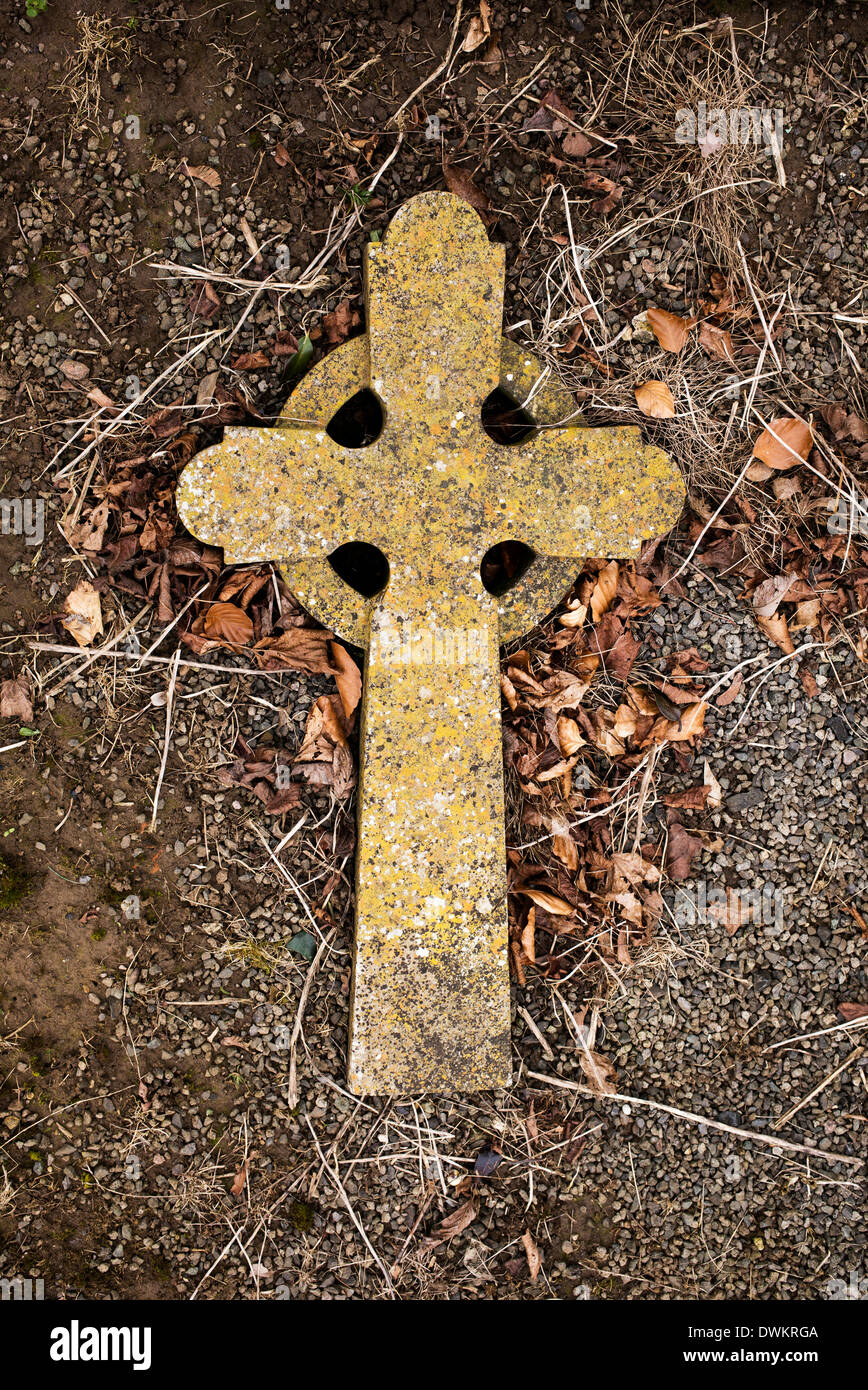 Geschnitzter grabstein -Fotos und -Bildmaterial in hoher Auflösung – Alamy