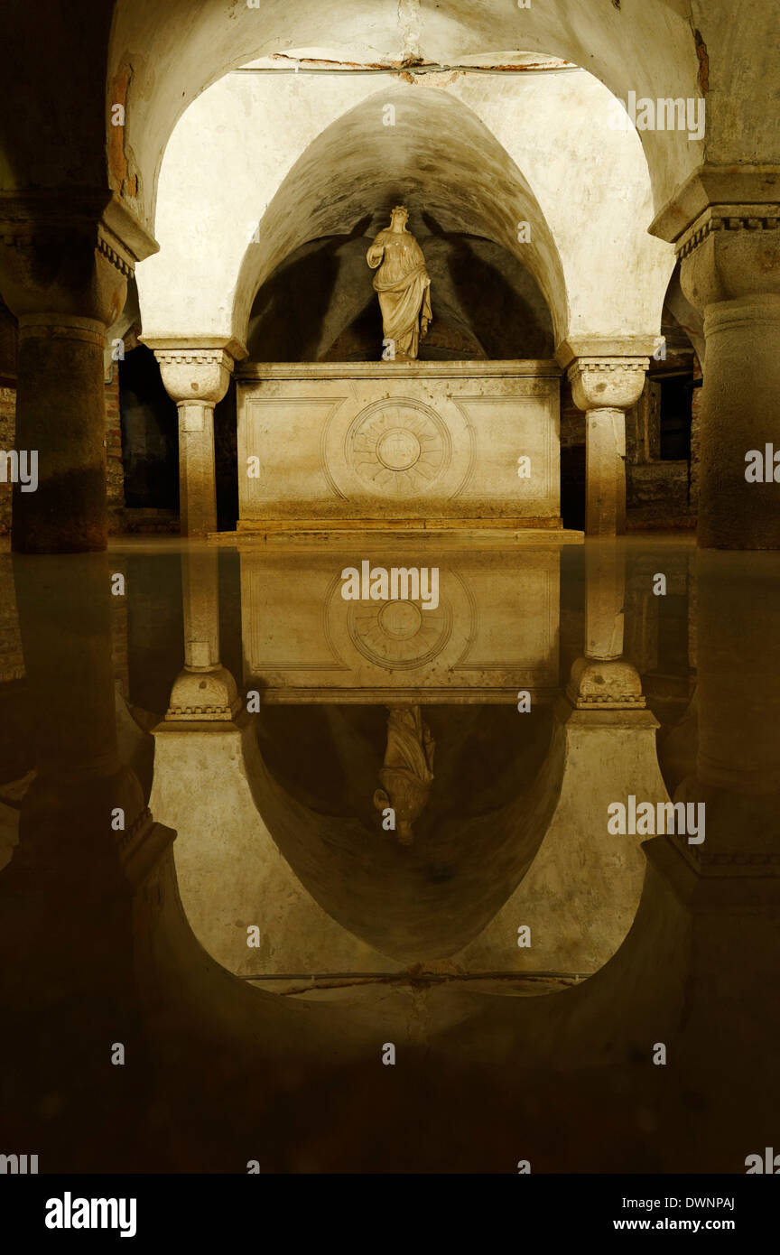 Überfluteten Krypta von San Zaccaria Kirche, San Marco Viertel, Venedig ...