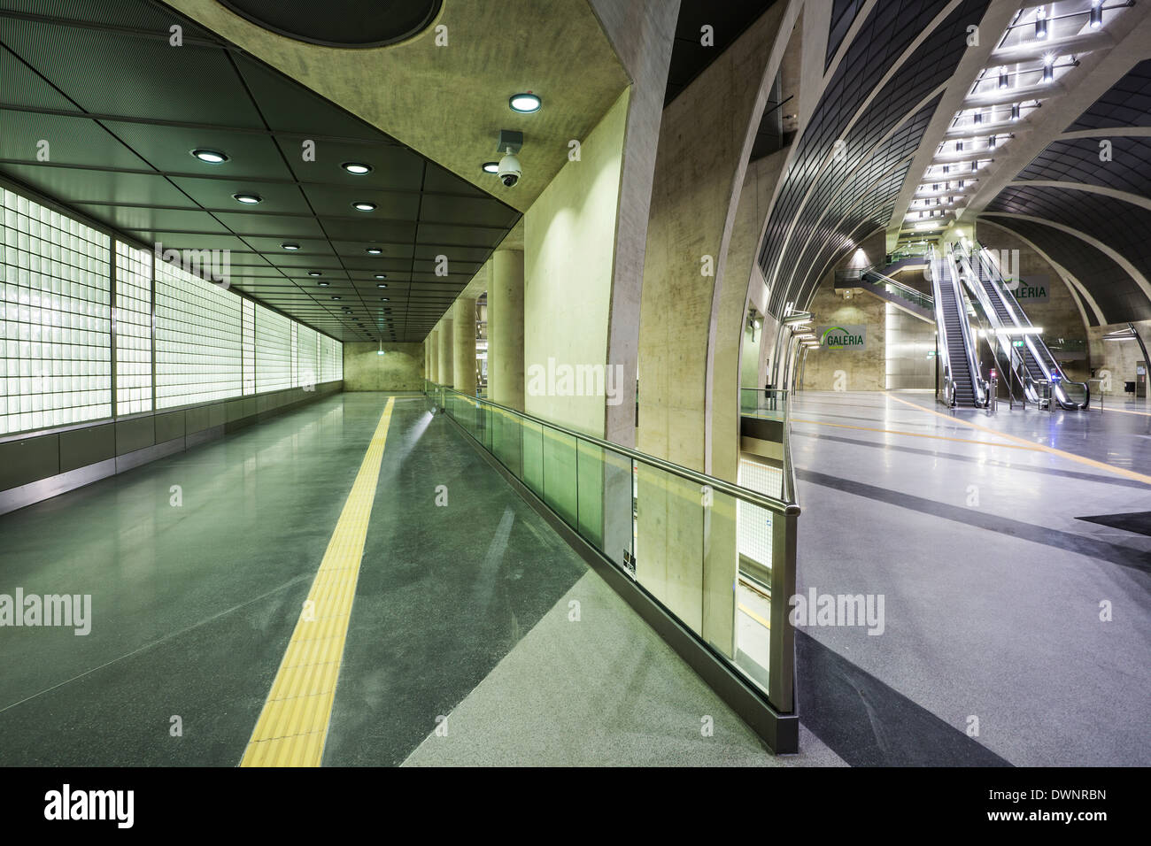 Stadtbahn haltestelle köln -Fotos und -Bildmaterial in hoher Auflösung ...