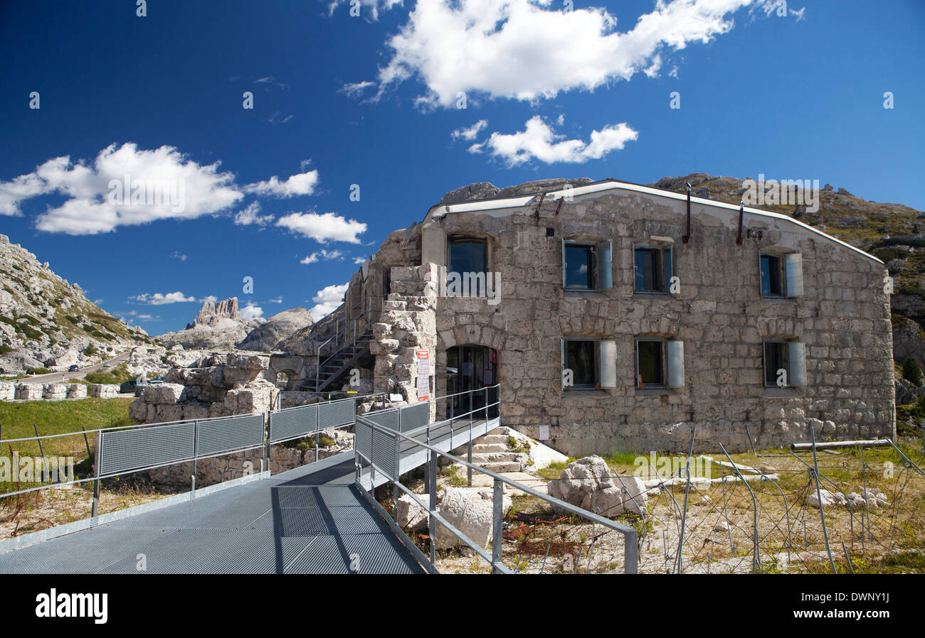 Fortification tre sassi valparola pass -Fotos und -Bildmaterial in ...