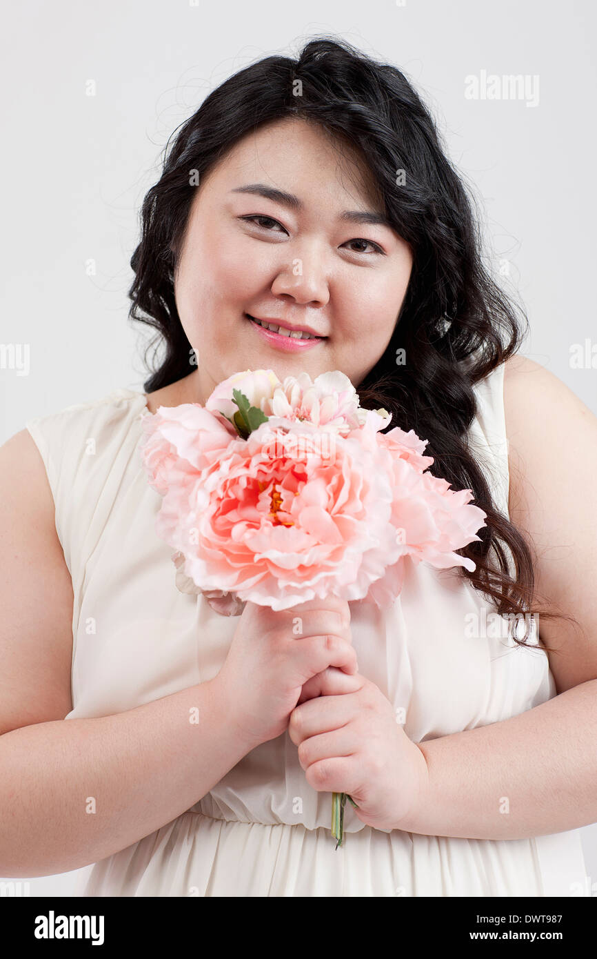 Fett frau blumen -Fotos und -Bildmaterial in hoher Auflösung – Alamy