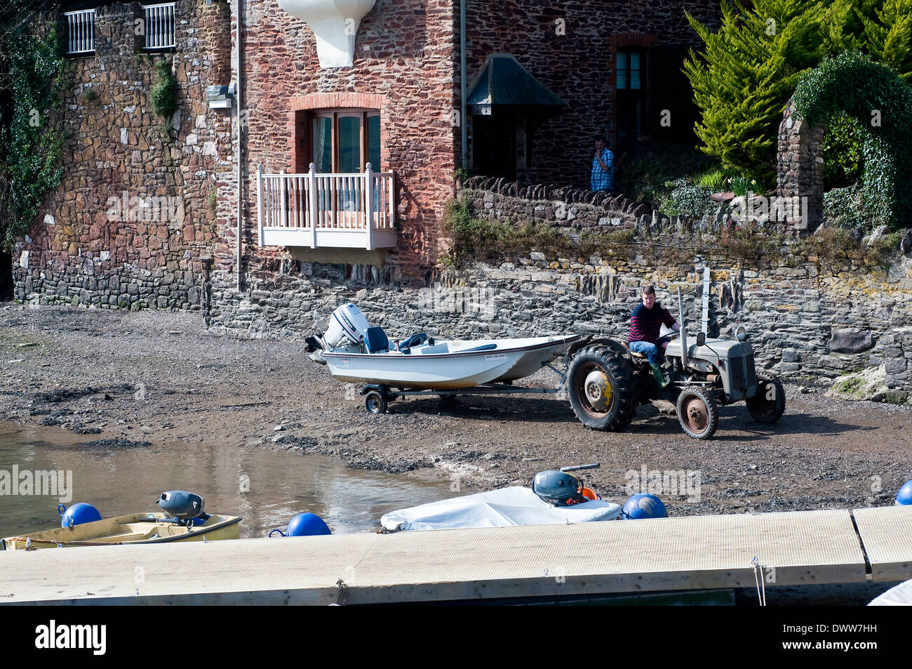 Traktor am ufer bei stoke gabriel devon -Fotos und -Bildmaterial in ...