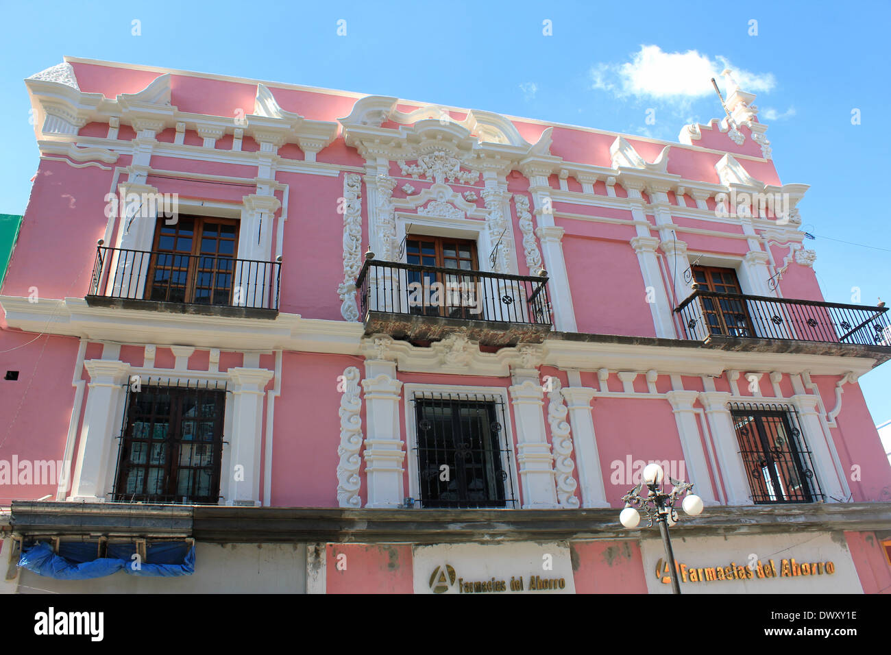 Rosa fassade -Fotos und -Bildmaterial in hoher Auflösung – Alamy