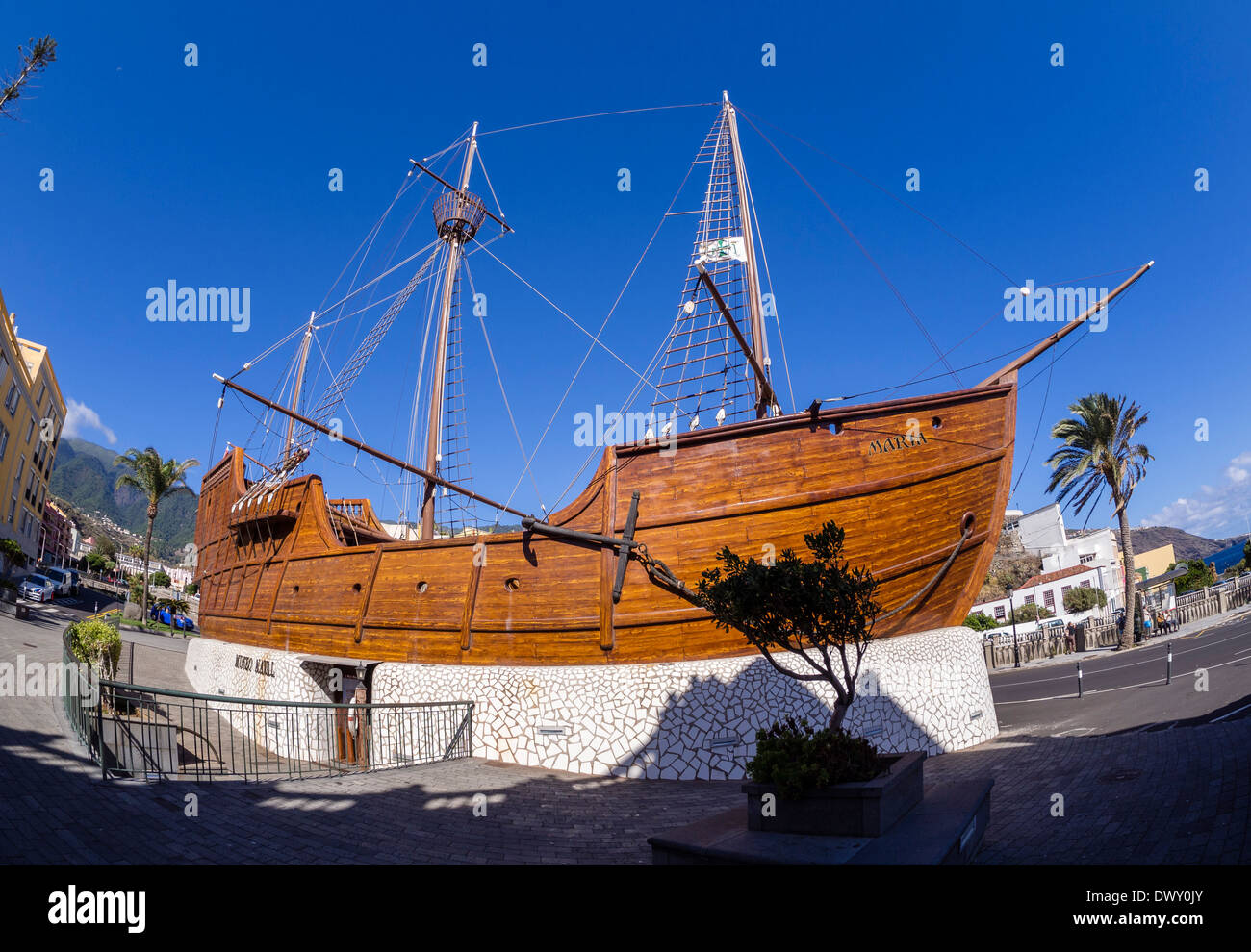 Das Museo Naval Santa Maria in Santa Cruz, ein Nachbau des Flaggschiffs ...