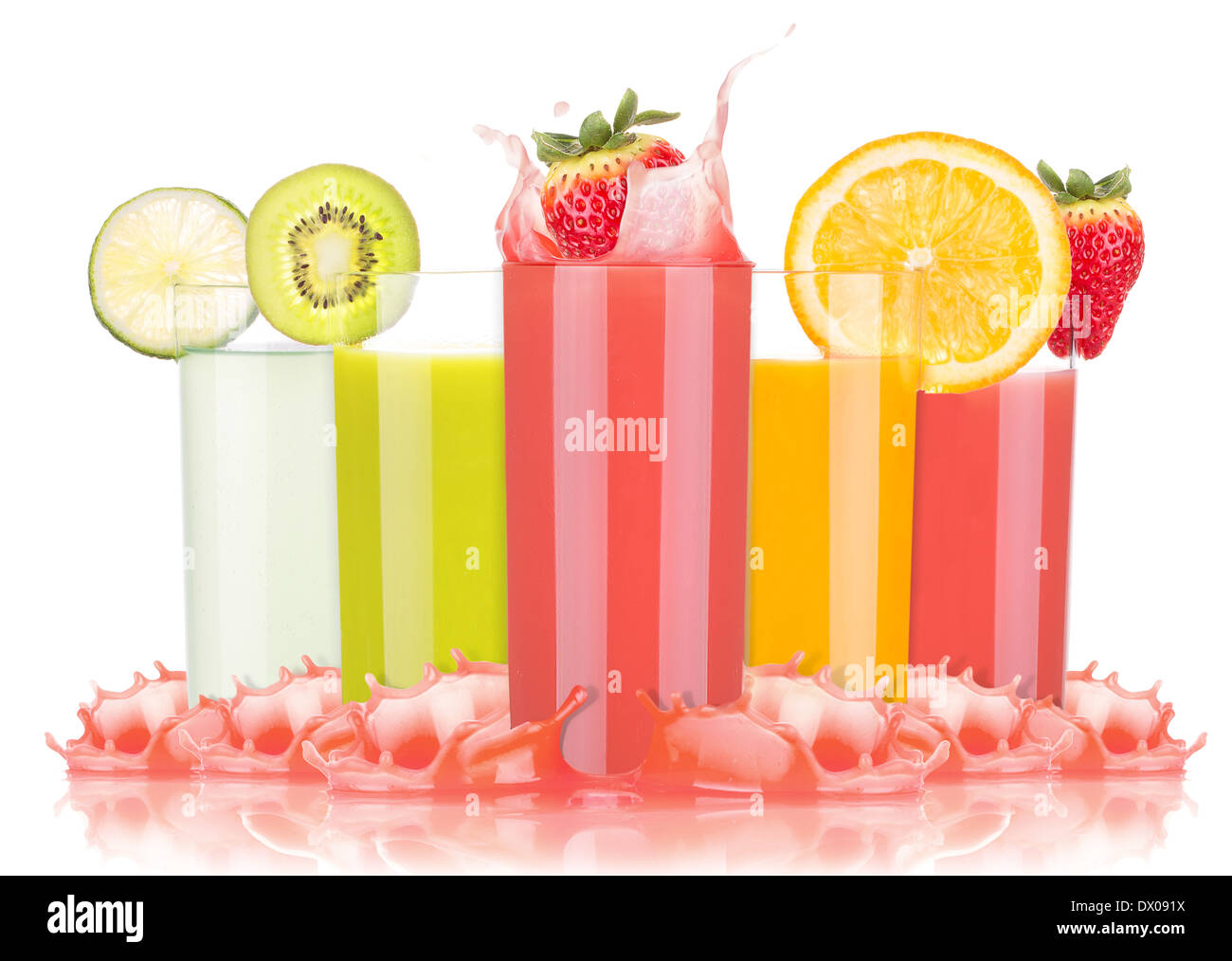 leckere Sommer Obst Getränke im Glas mit Splash isoliert auf weißem ...