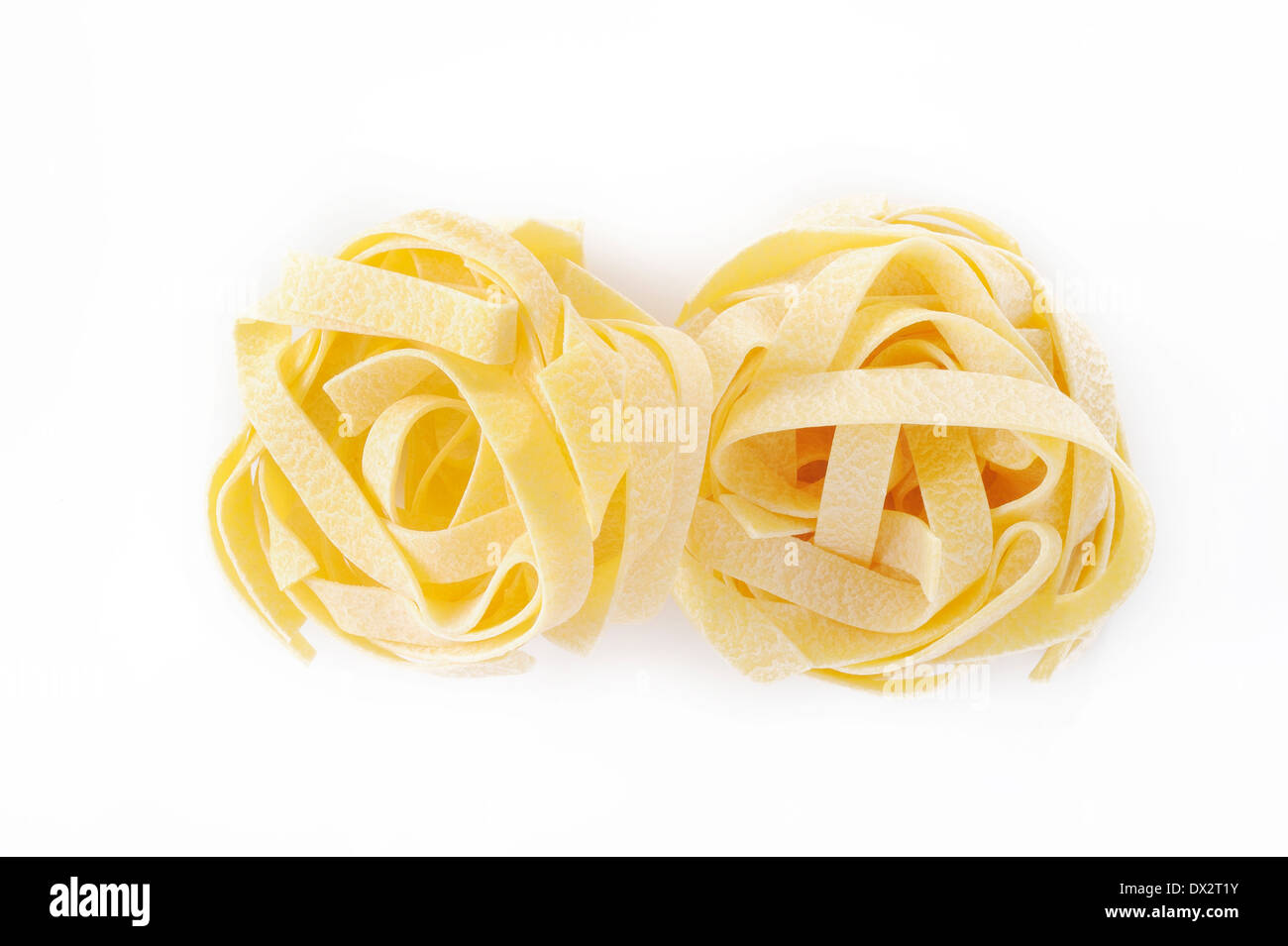 Fettuccine nest pasta -Fotos und -Bildmaterial in hoher Auflösung – Alamy