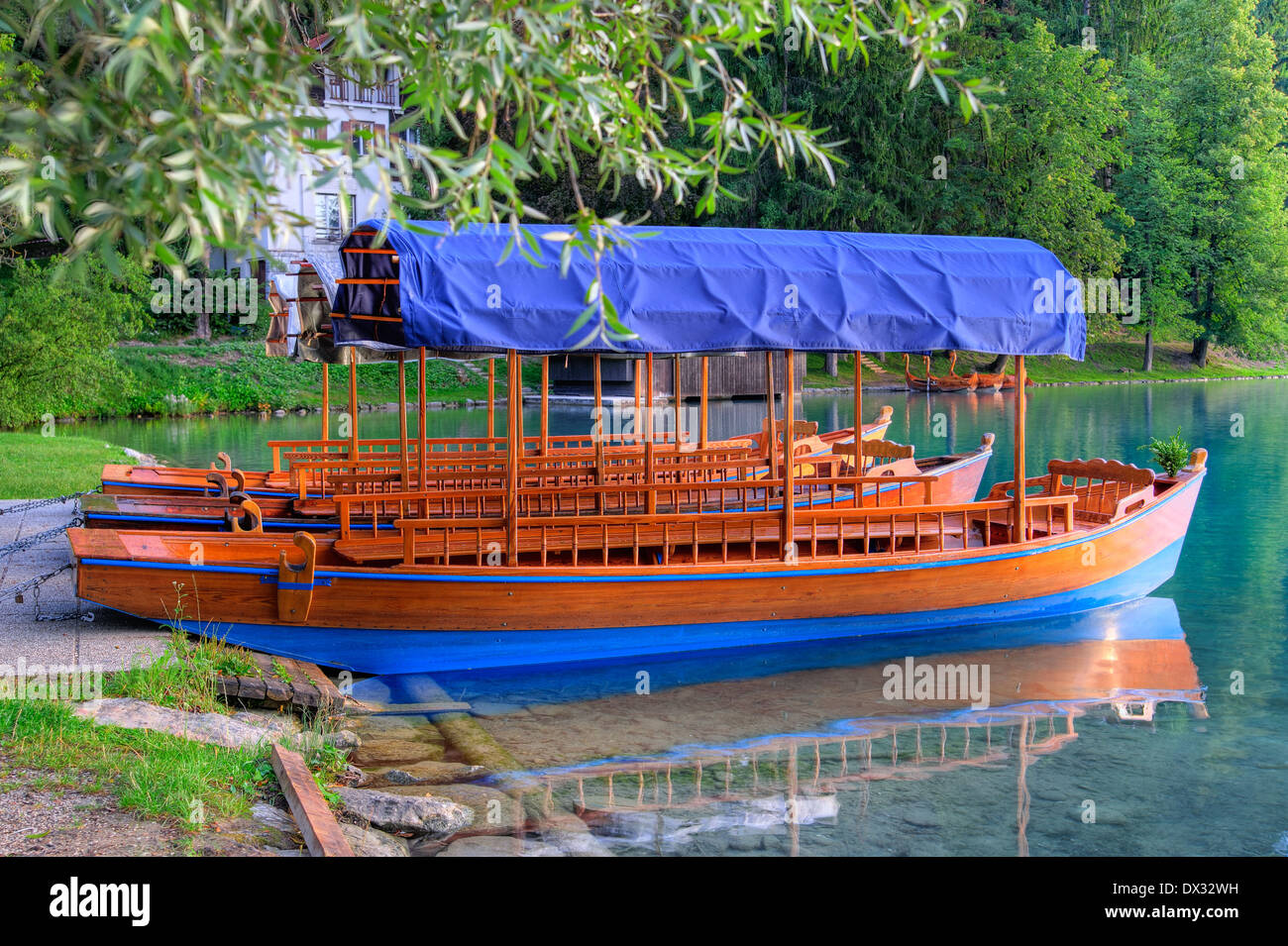 Alp lake -Fotos und -Bildmaterial in hoher Auflösung – Alamy