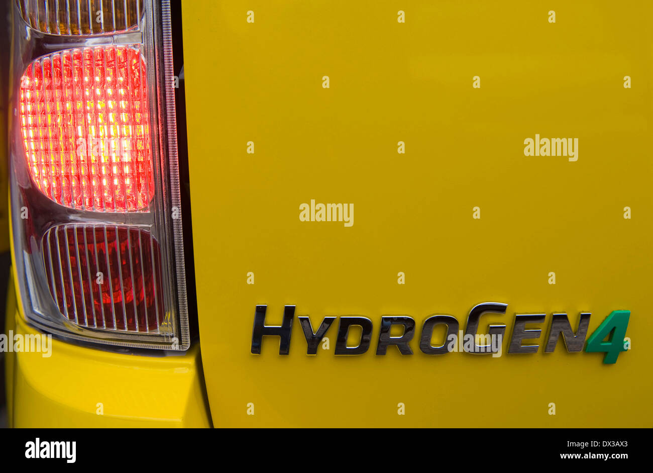 Gelbes engel -Fotos und -Bildmaterial in hoher Auflösung – Alamy