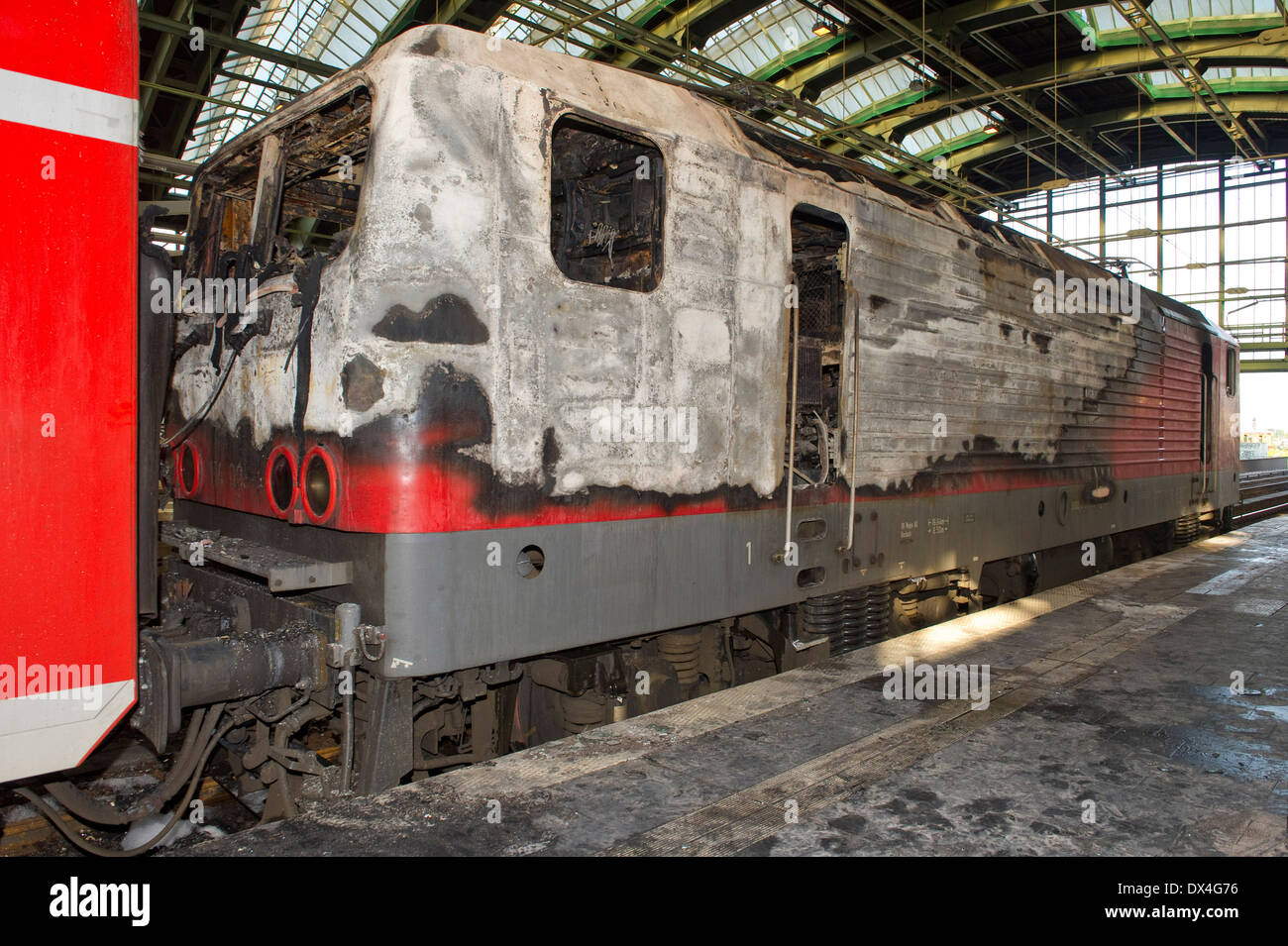 verbrannte Lok DB Regio Stockfotografie - Alamy