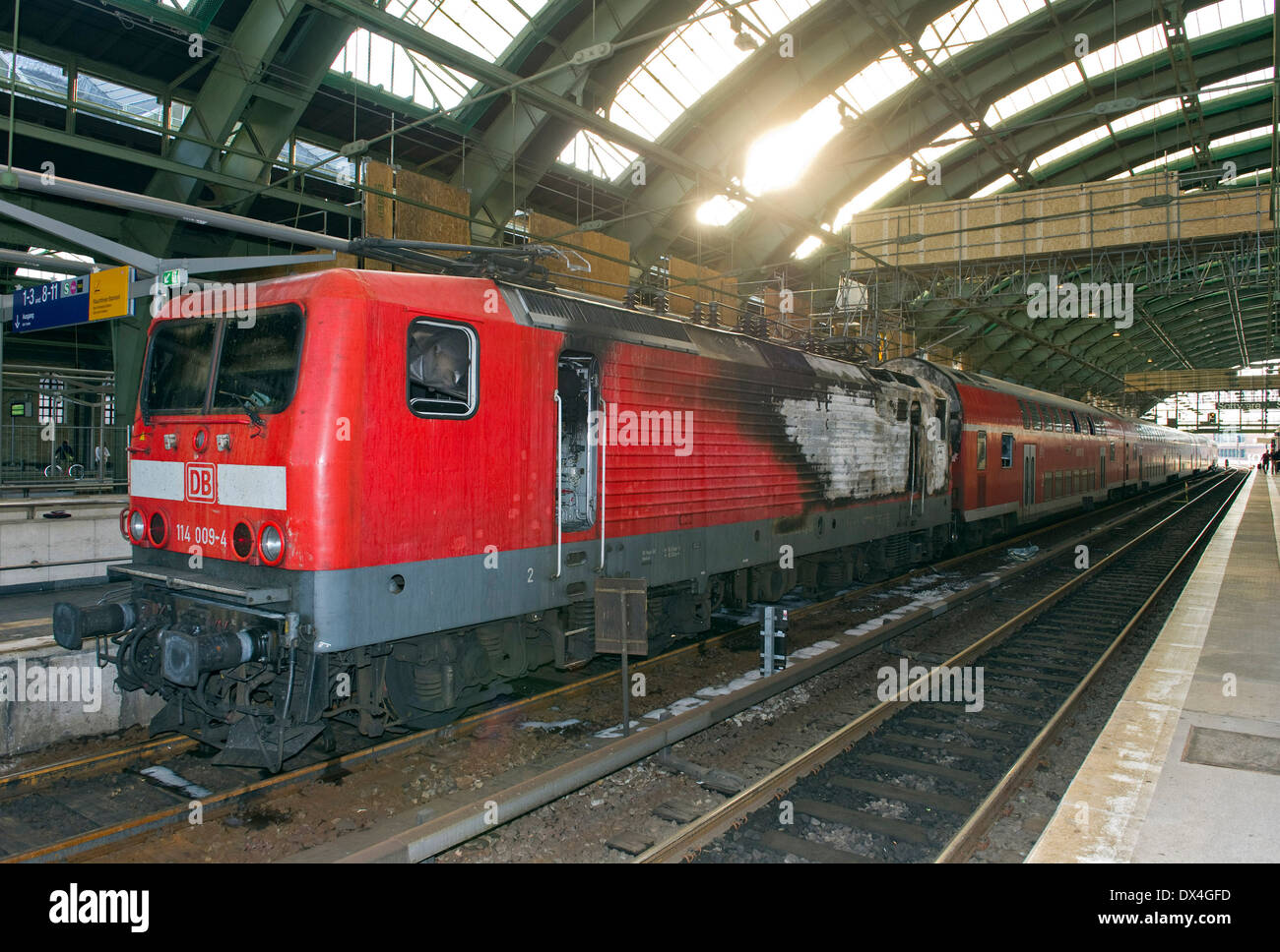 verbrannte Lok DB Regio Stockfotografie - Alamy