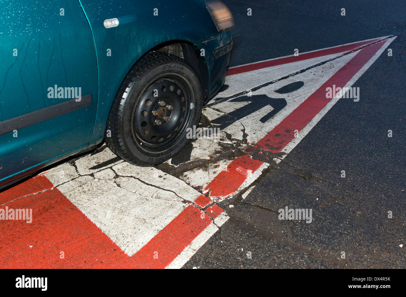 Road damages -Fotos und -Bildmaterial in hoher Auflösung – Alamy