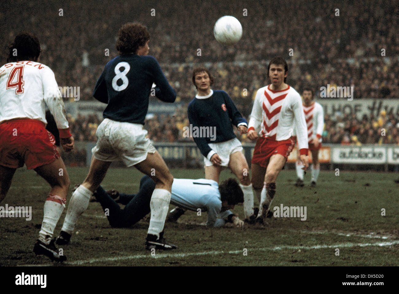 Fortuna duesseldorf 1975 -Fotos und -Bildmaterial in hoher Auflösung ...