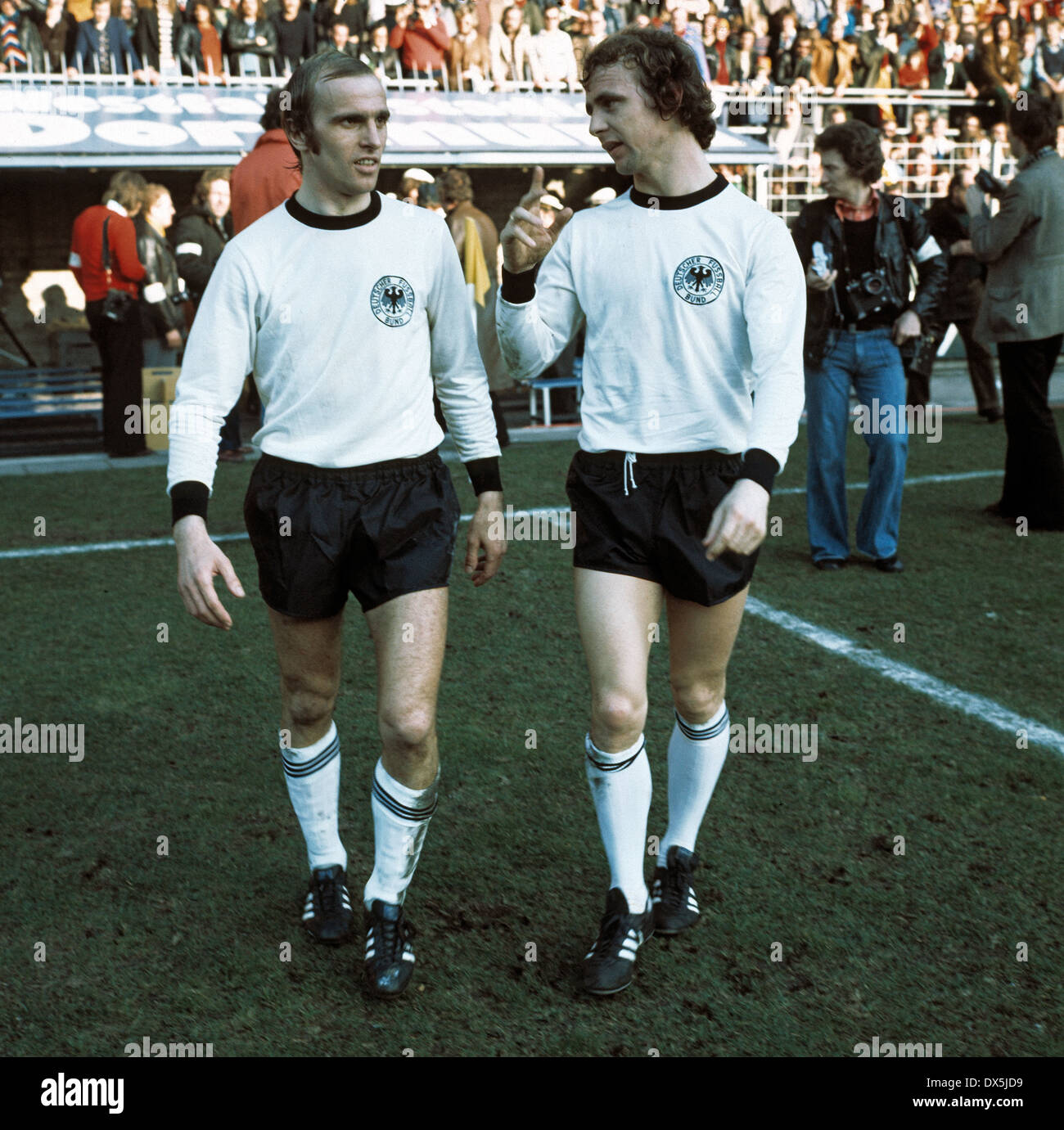 Fußball-Europameisterschaft 1976, Qualifikation, Gruppe 8, zurück Bein ...