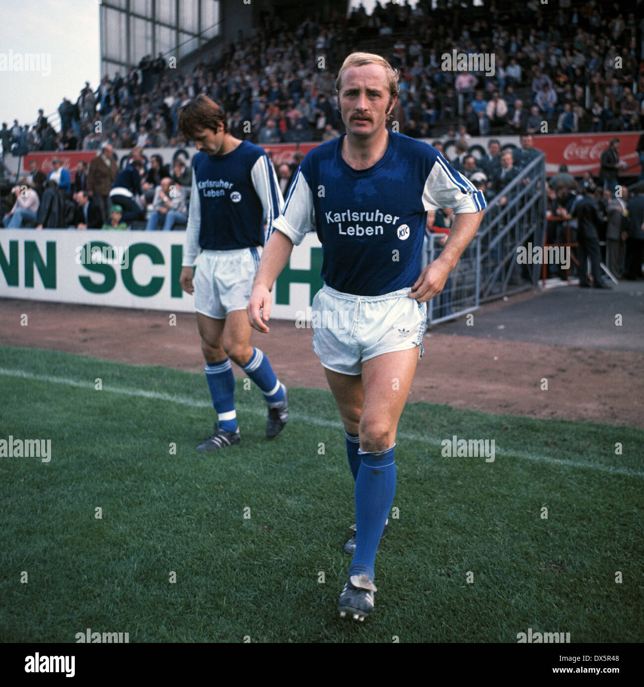 2. bundesliga 1976 1977 -Fotos und -Bildmaterial in hoher Auflösung – Alamy