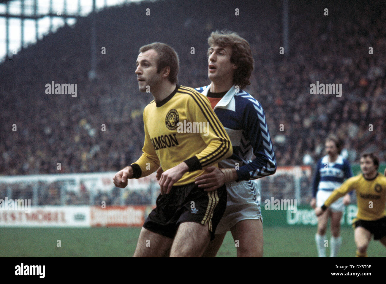 2 bundesliga 1977 -Fotos und -Bildmaterial in hoher Auflösung – Alamy