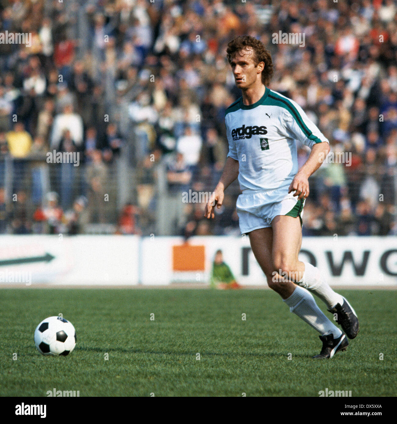 Scene with rainer bonhof -Fotos und -Bildmaterial in hoher Auflösung ...