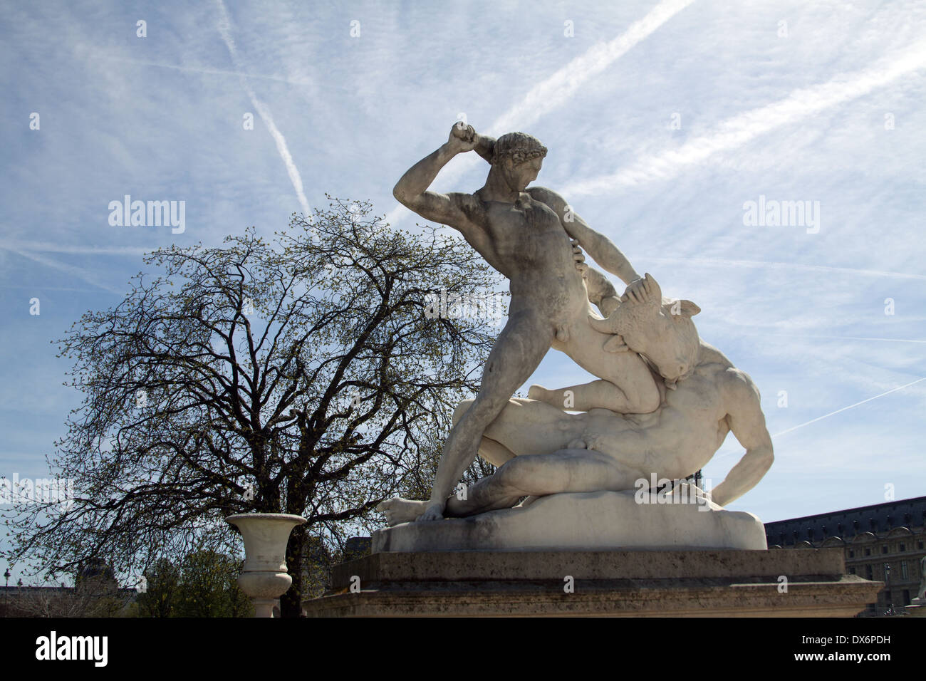 Theseus und der minotaurus statue -Fotos und -Bildmaterial in hoher ...