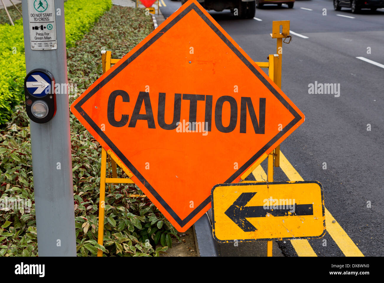Caution sign board -Fotos und -Bildmaterial in hoher Auflösung – Alamy