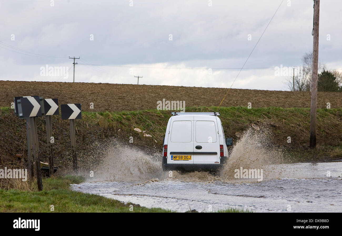 Hochwasser hochwasser hochwasser hochwasser -Fotos und -Bildmaterial in ...
