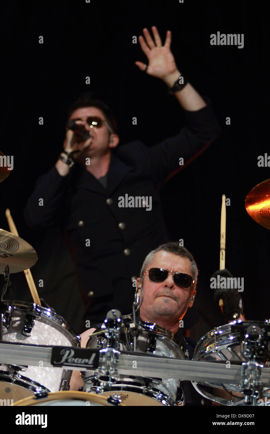 Ciaran Gribbin und Jon Farriss INXS Durchführung Leben in Perth Arena ...