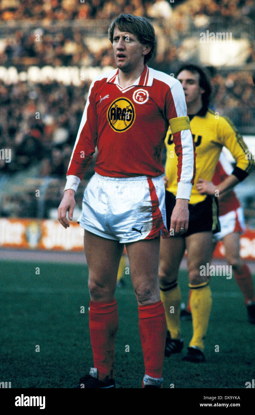 Football bundesliga 1980 1981 rhine stadium -Fotos und -Bildmaterial in ...