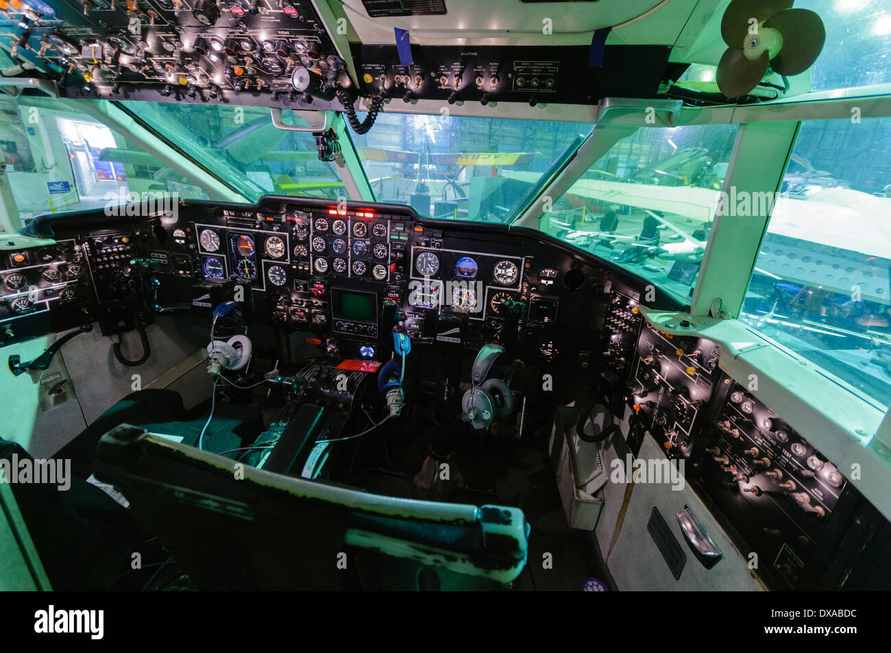 Plane cockpit aircraft dials -Fotos und -Bildmaterial in hoher ...