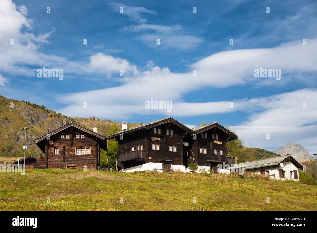 Cottages cottage chalet chalets -Fotos und -Bildmaterial in hoher Auflösung – Alamy