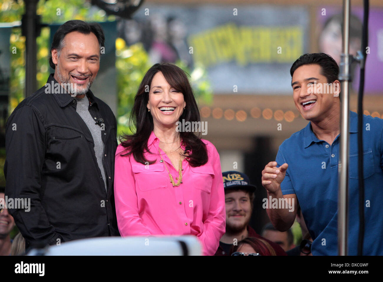 Jimmy Smits, Katey Sagal und Mario Lopez Berühmtheiten im The Grove auf ...