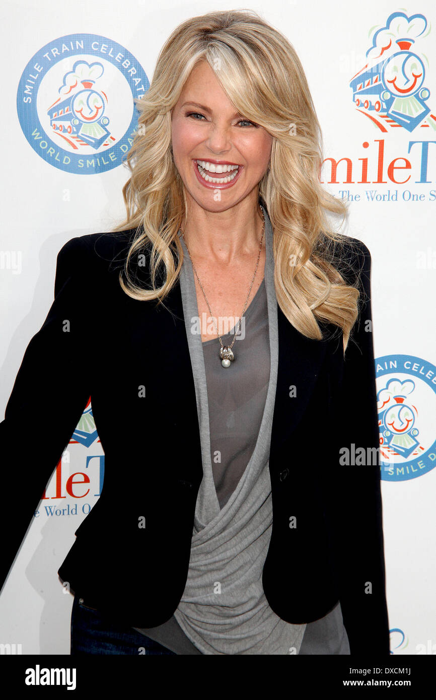 Christie Brinkley Smile Train, zusammen mit Famiglia Pizza feiert ... Christie Brinkley Smile Train, zusammen mit Famiglia Pizza feiert ...