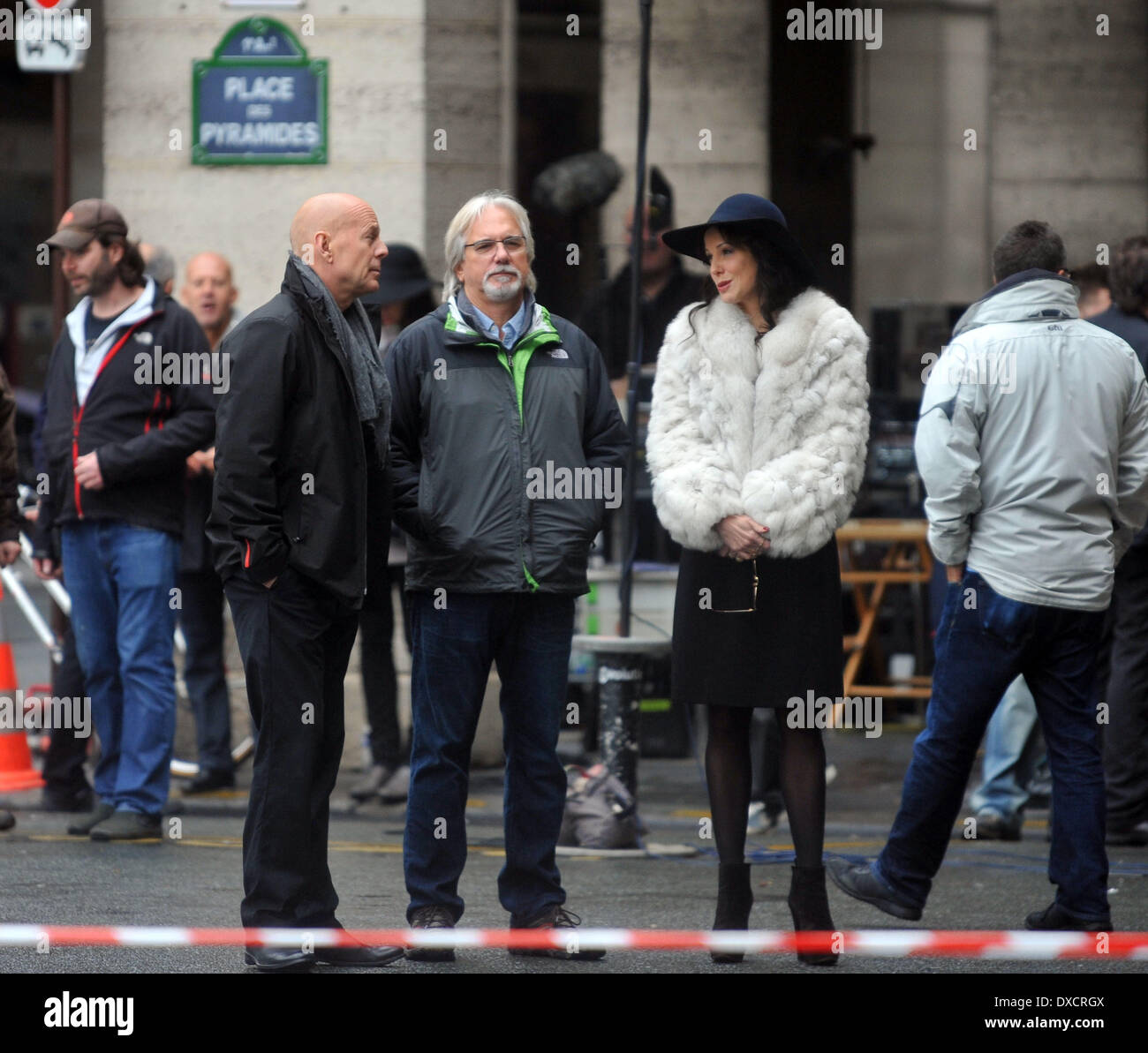 Bruce Willis und Mary-Louise Parker Promis am Set von "Rot 2" Featuring ...