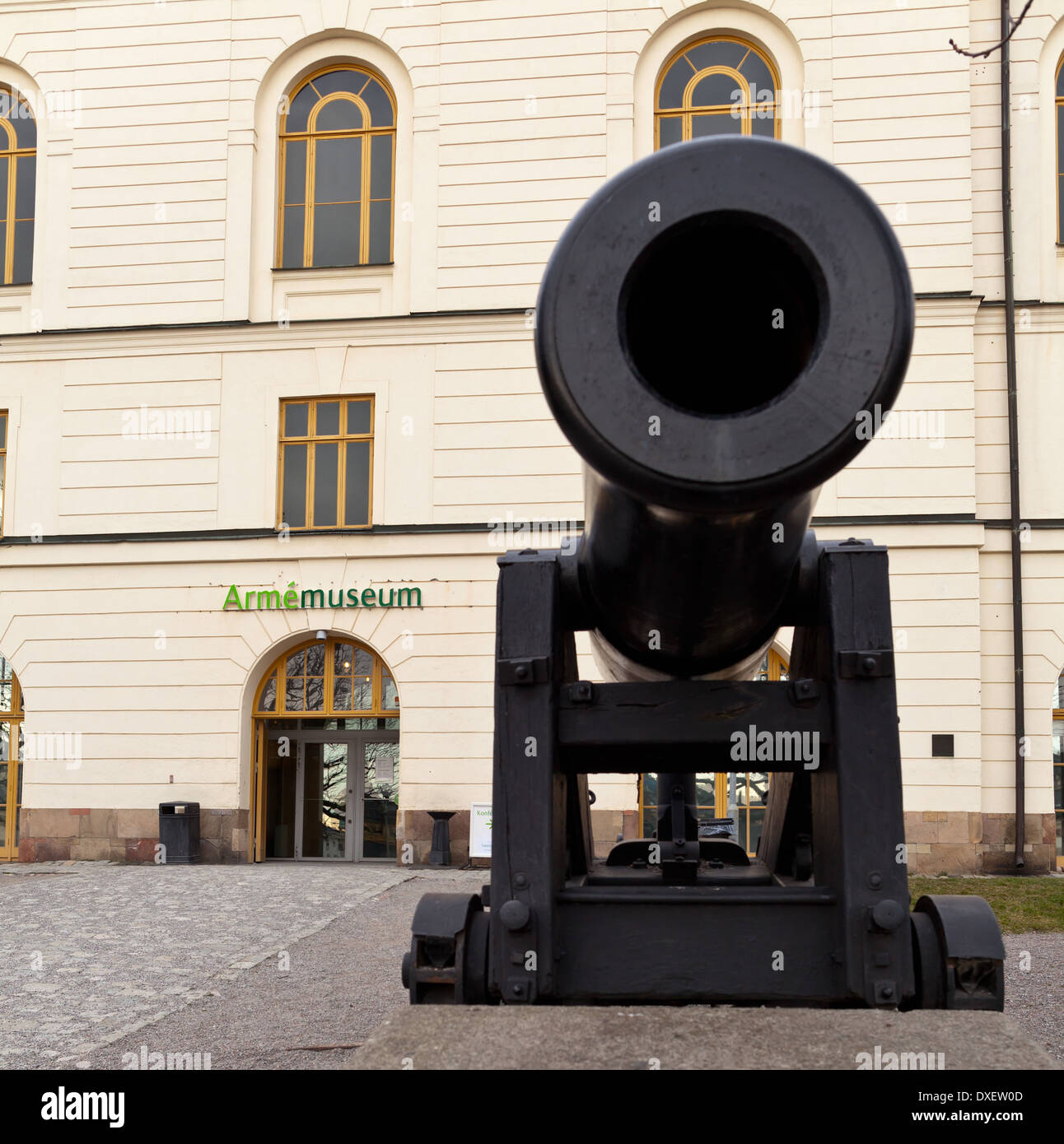 Stockholm, Schweden - historische Kanonen auf die Armémuseum ...