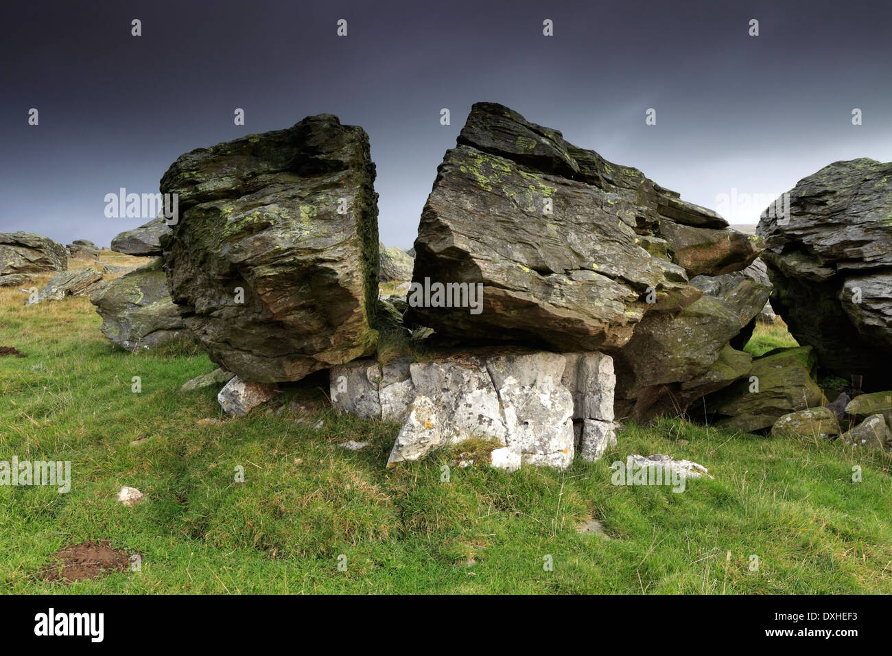 Die Norber Erratics Felsformationen, Norber Dale in der Nähe des Dorfes ...