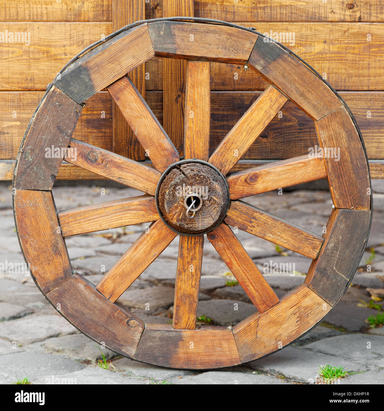 Cart carts wheel wooden -Fotos und -Bildmaterial in hoher Auflösung – Alamy