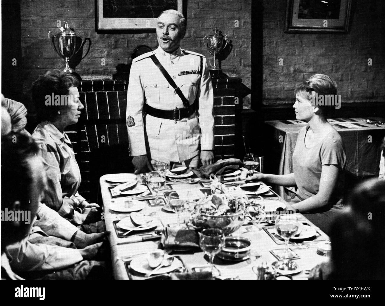 Waffen bei batasi 1964 flora robson -Fotos und -Bildmaterial in hoher ...