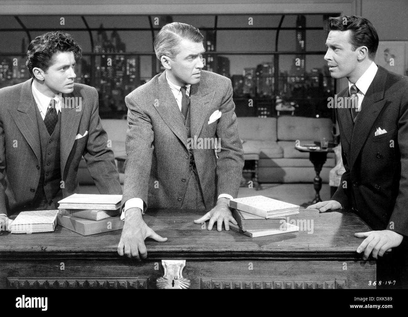 James stewart seil Schwarzweiß-Stockfotos und -bilder - Alamy