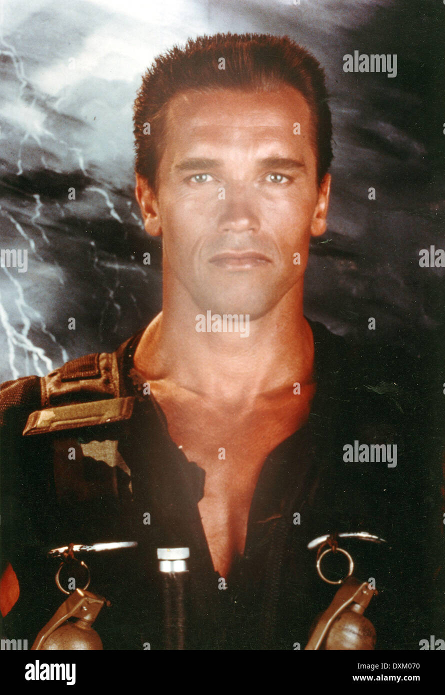 Arnold Schwarzenegger Commando Fotos Und Bildmaterial In Hoher