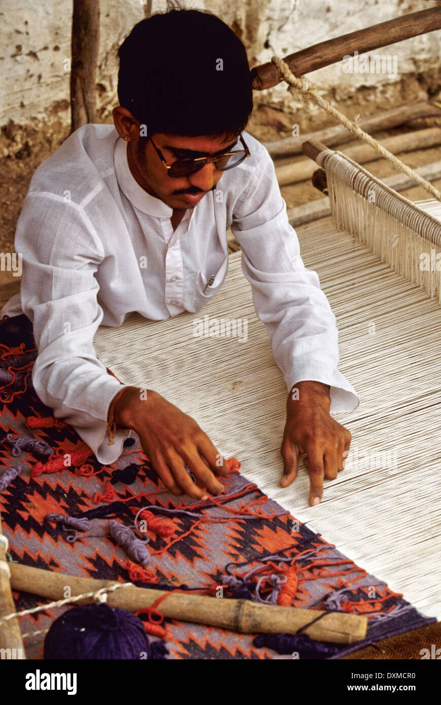 Indian weaver -Fotos und -Bildmaterial in hoher Auflösung – Alamy