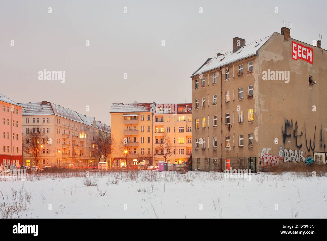 Berlin, Deutschland, alte Gebäude und die Leergeraeumte Fabrikgelaende ...